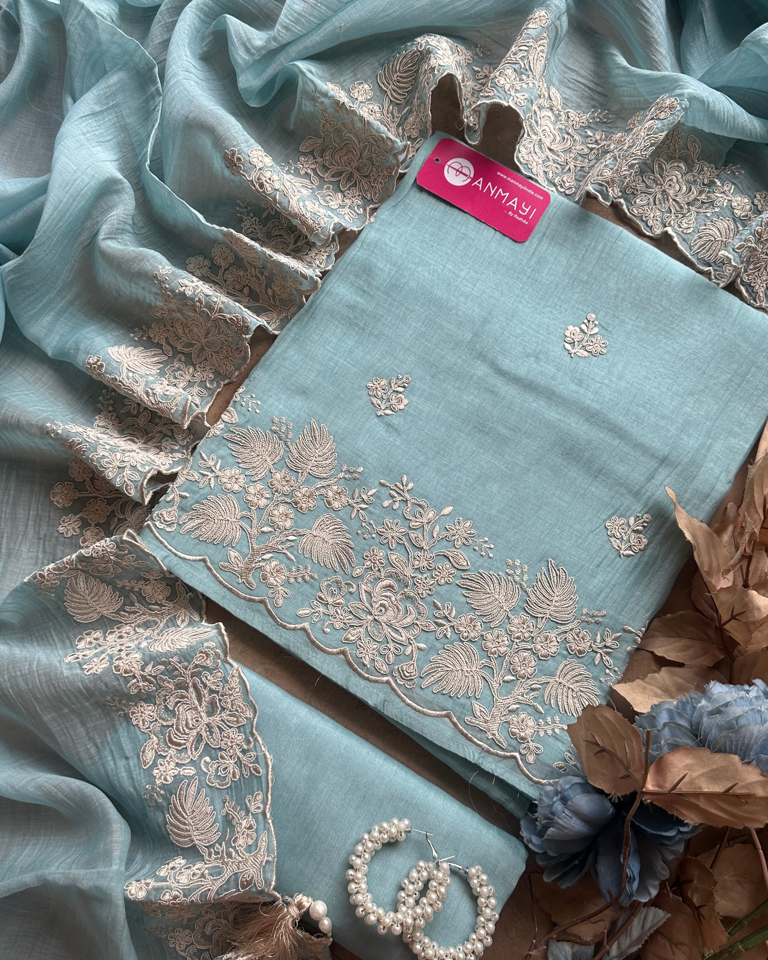 Pure mul suits with embedded straw work